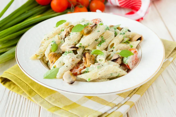 Pastasallad med kyckling Stock Photos, Royalty Free Pastasallad med ...