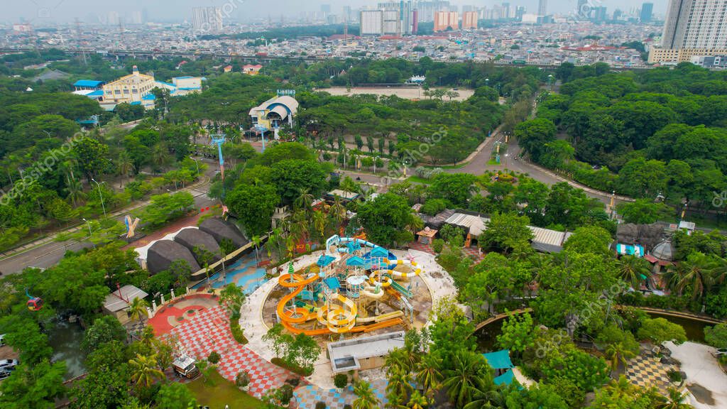 Vista aérea de la playa de Ancol, norte de Yakarta. JAKARTA - Indonesia ...