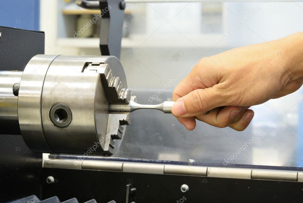 Utilice la mano para comprobar la muestra de torsión antes del ensayo ...