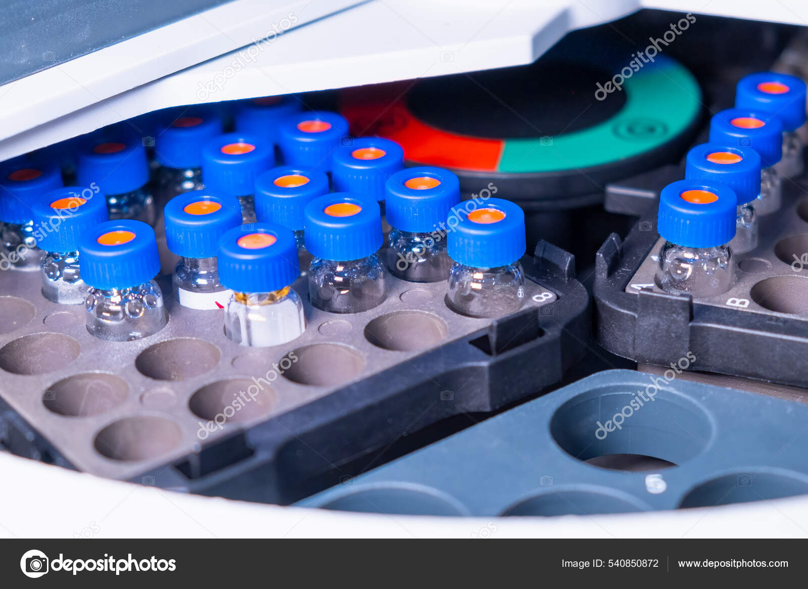 Auto sampler with glass vials for chromatographic separation and ...