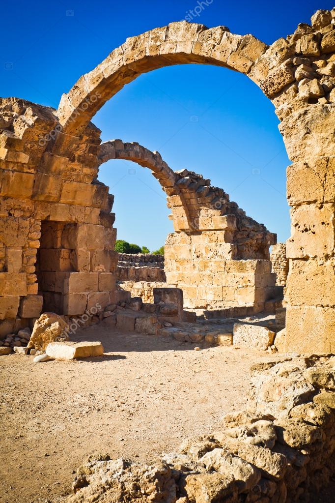 Ruinas de los antiguos arcos griegos en Paphos, Chipre: fotografía de ...