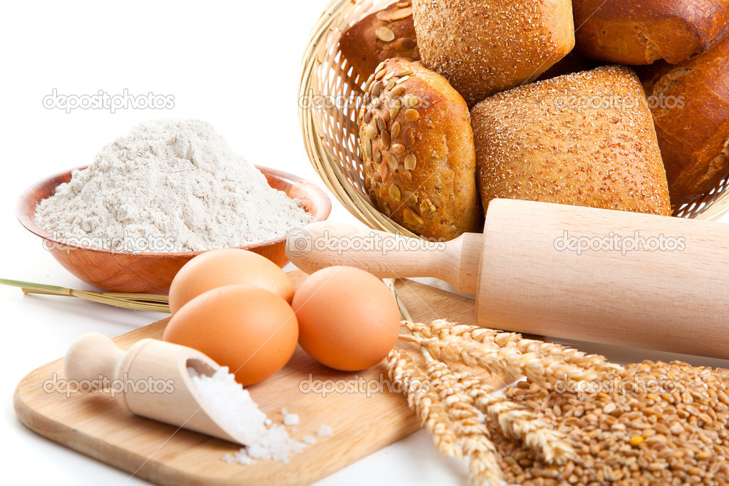 Ingredientes para el pan casero, aislado sobre un fondo blanco — Fotos ...