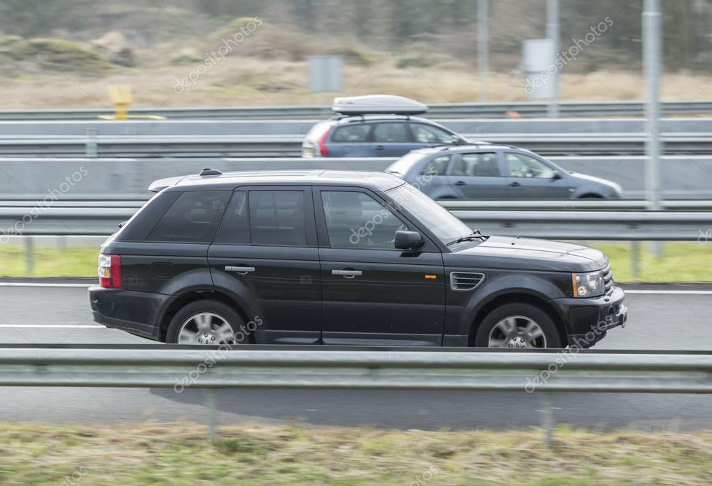 Range Rover driving down the road – Stock Editorial Photo © iampixels ...