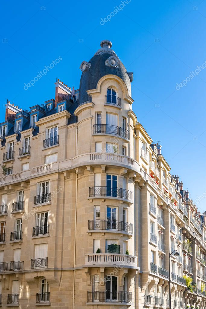 París, hermosos edificios en el distrito 16, avenida Mozart, un barrio ...