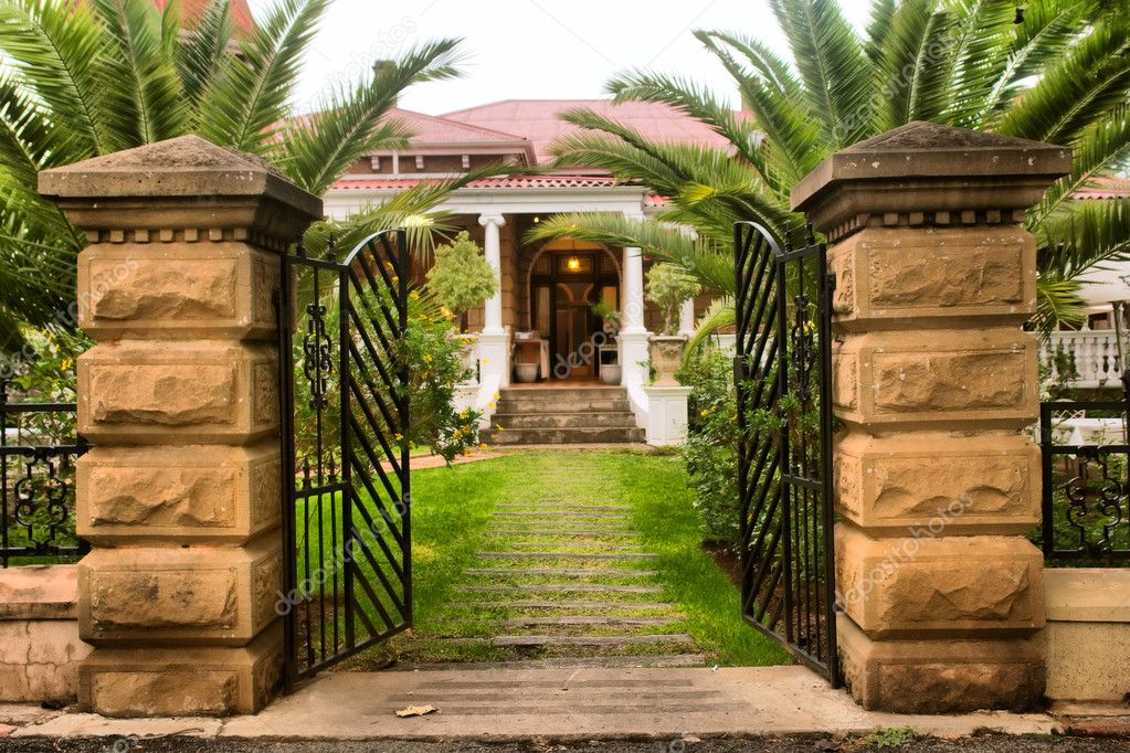 Entrance gate into beautiful old house — Stock Photo © photosky #22982190