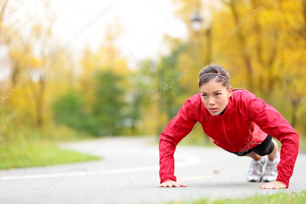 Crossfit woman doing push-ups — Stock Photo © Maridav #22277929