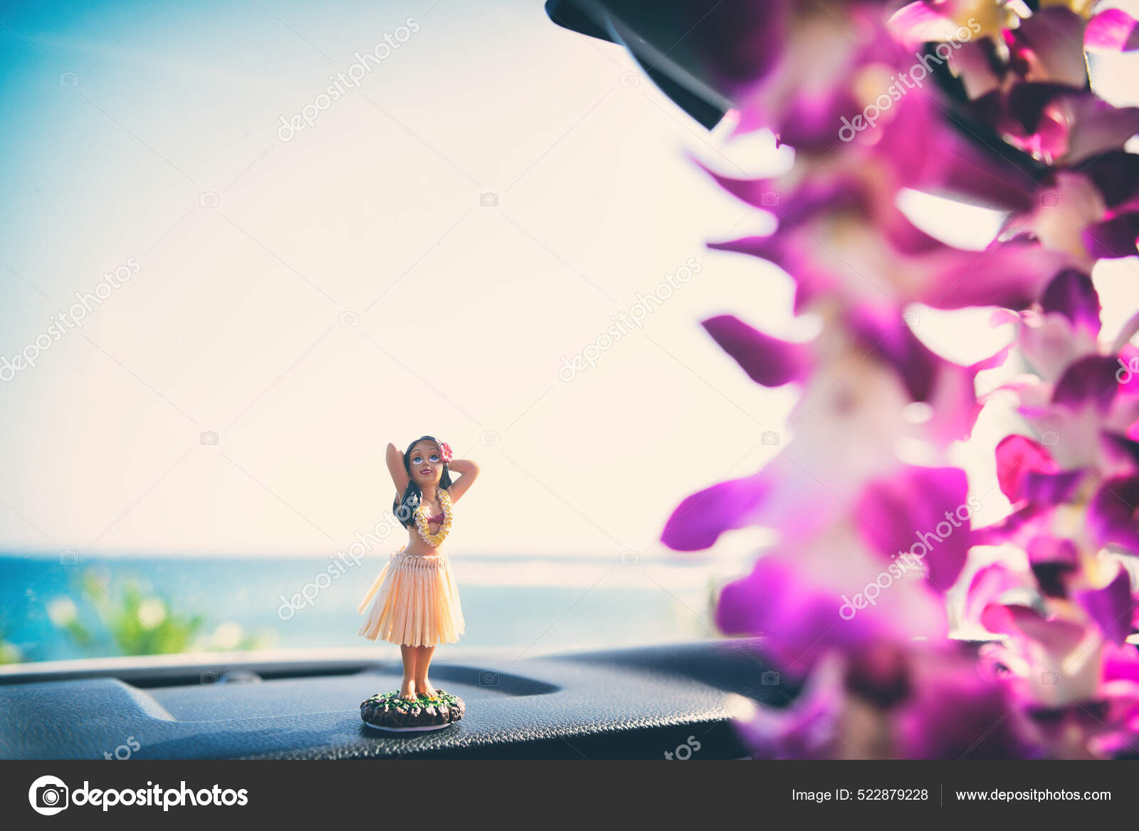 Hawaii road trip - car hula dancer doll dancing on the dashboard in ...