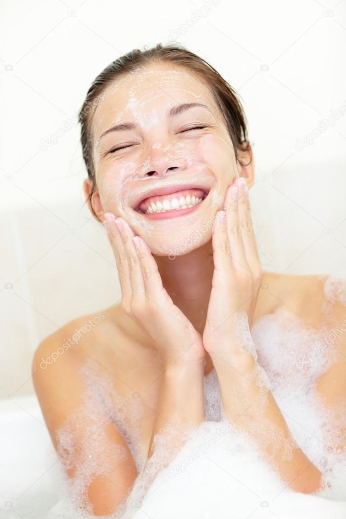 Woman washing face in bath — Stock Photo © Ariwasabi #21563551