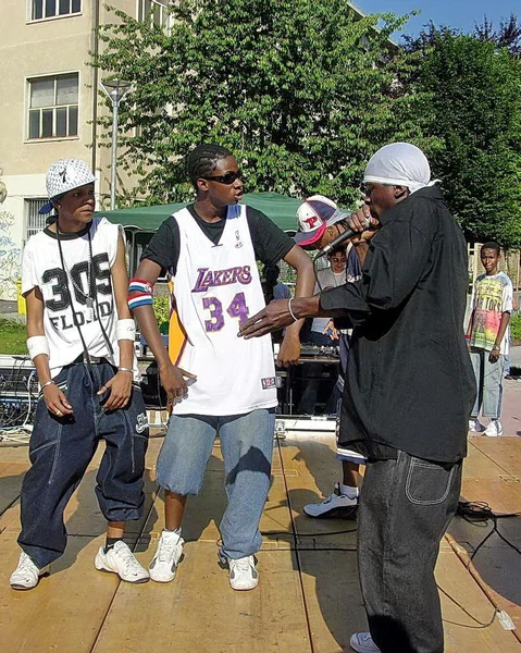 Urbano raperos Stock Photos, Royalty Free Urbano raperos Images ...