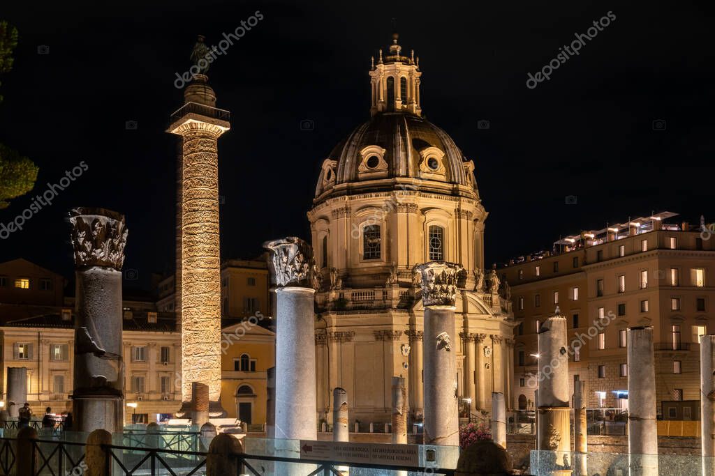 Columna de Trajano y cúpulas de las Iglesias del Santísimo Nombre de ...