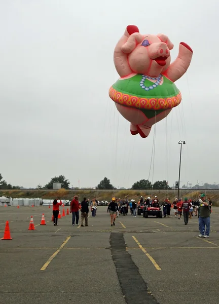 EAST RUTHERFORD, NJ, USA-OCT 5: The 2013 Macy's Thanksgiving Day Parade ...