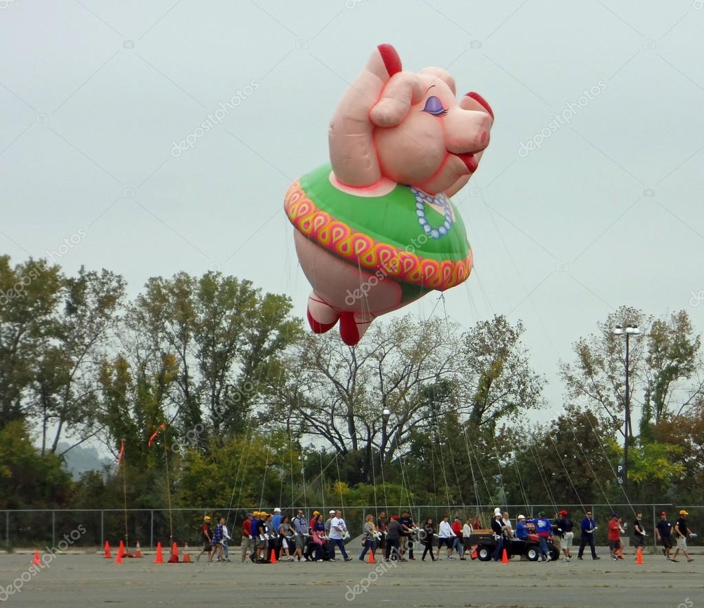 EAST RUTHERFORD, NJ, USA-OCT 5: The 2013 Macy's Thanksgiving Day Parade ...