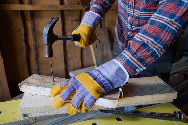 การตอกตะปู Stock Photos, Royalty Free การตอกตะปู Images | Depositphotos