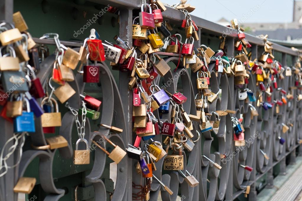Love locks in a bridge Stock Photo by ©PabloDamonte 23194958