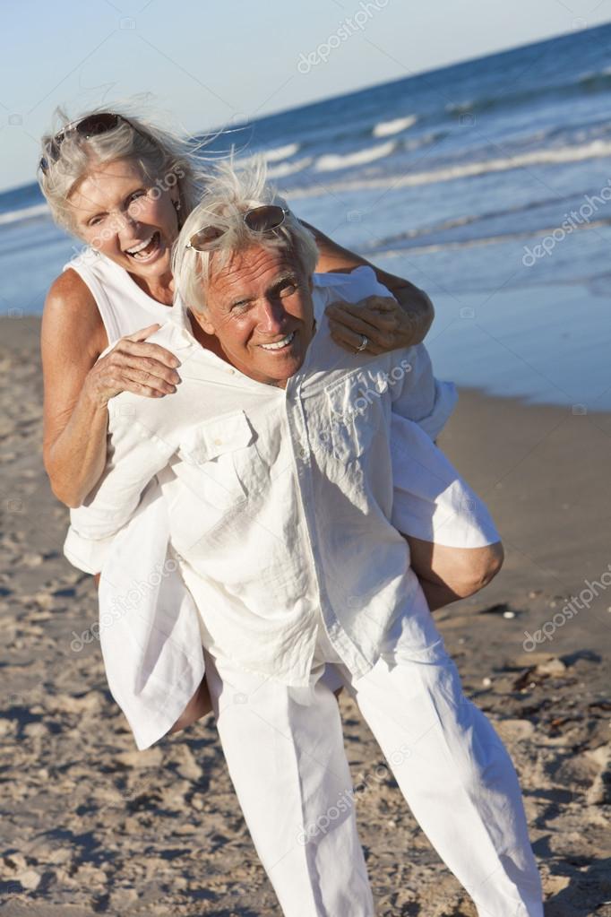 Happy Senior Couple Having Fun on A Tropical Beach — Stock Photo ... Happy Senior Couple Having Fun on A Tropical Beach — Stock Photo ...