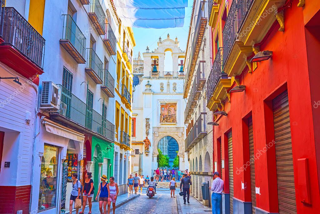 SEVILLE, ESPAÑA - 29 DE SEPTIEMBRE DE 2019: La Puerta del Perdon ...