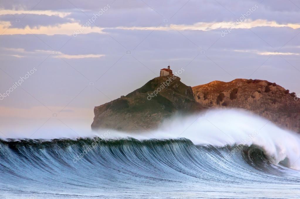 Huge wave breaking in Basque Country — Stock Photo © mimadeo #38292043