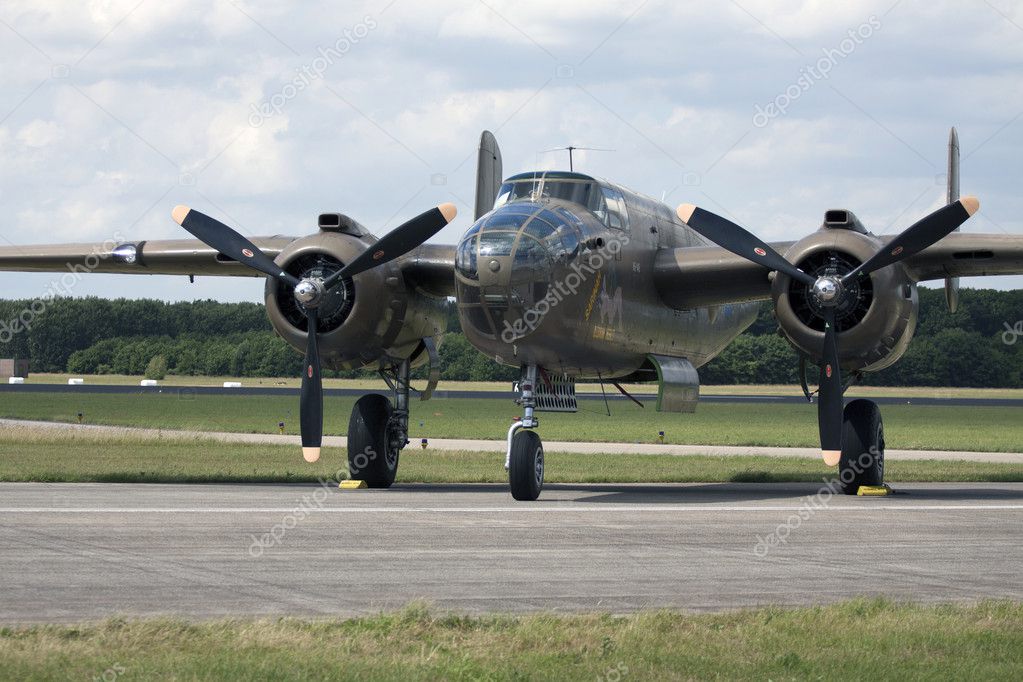 World War II Bomber – Stock Editorial Photo © Mauvries #35675159