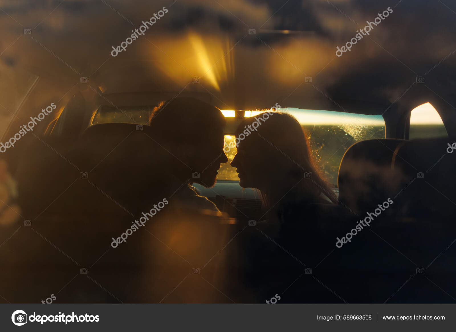 Silhouette Young Couple Sunset Light Kissing Car — Stock Photo ...