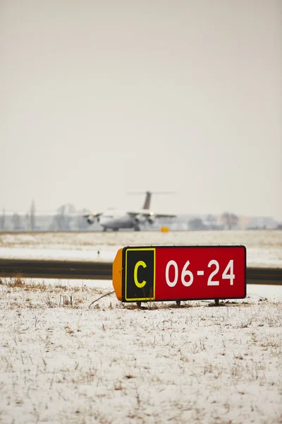 Usaf identify notam requirements for airfield signs marking and ...