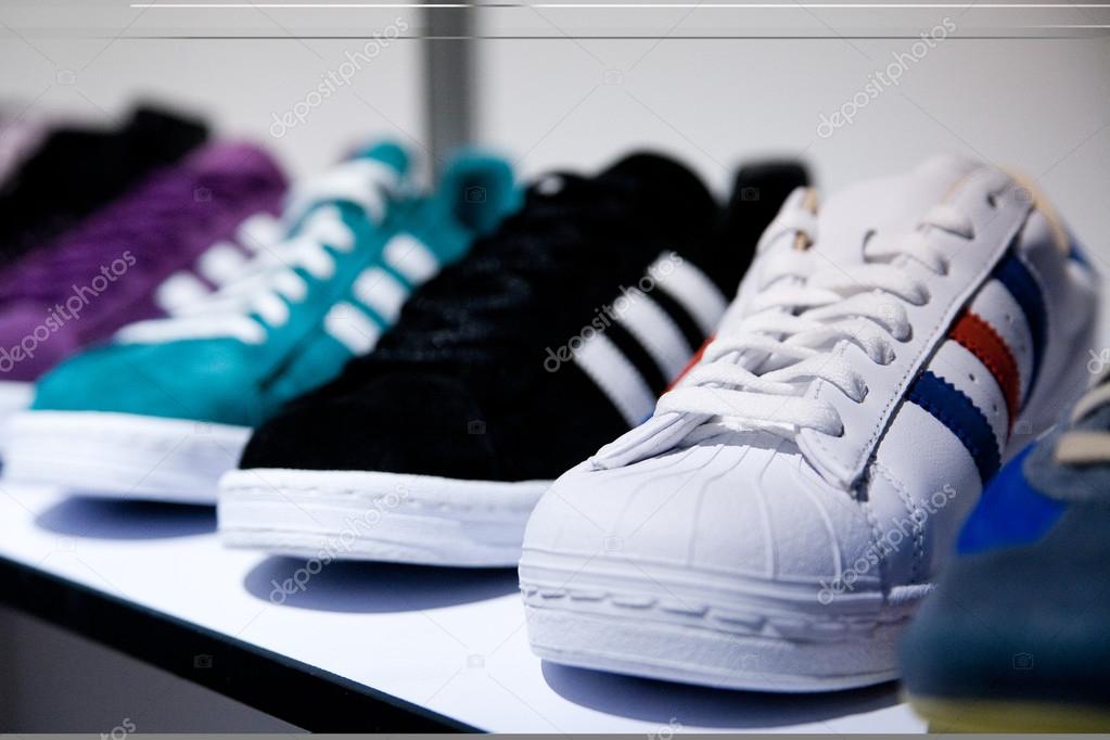 Chaussures à vendre image libre de droit par filedimage © #26839595