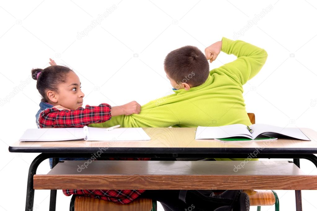 niños peleando — Fotos de Stock © luislouro #42322543