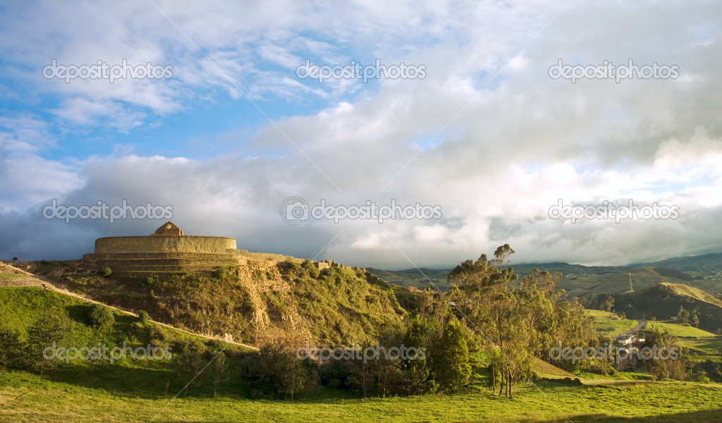 Ingapirca, Inca wall and town in Ecuador — Stock Photo © xura #34967289