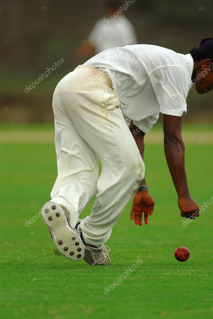 Catching a ball – Stock Editorial Photo © afaizal #31173249