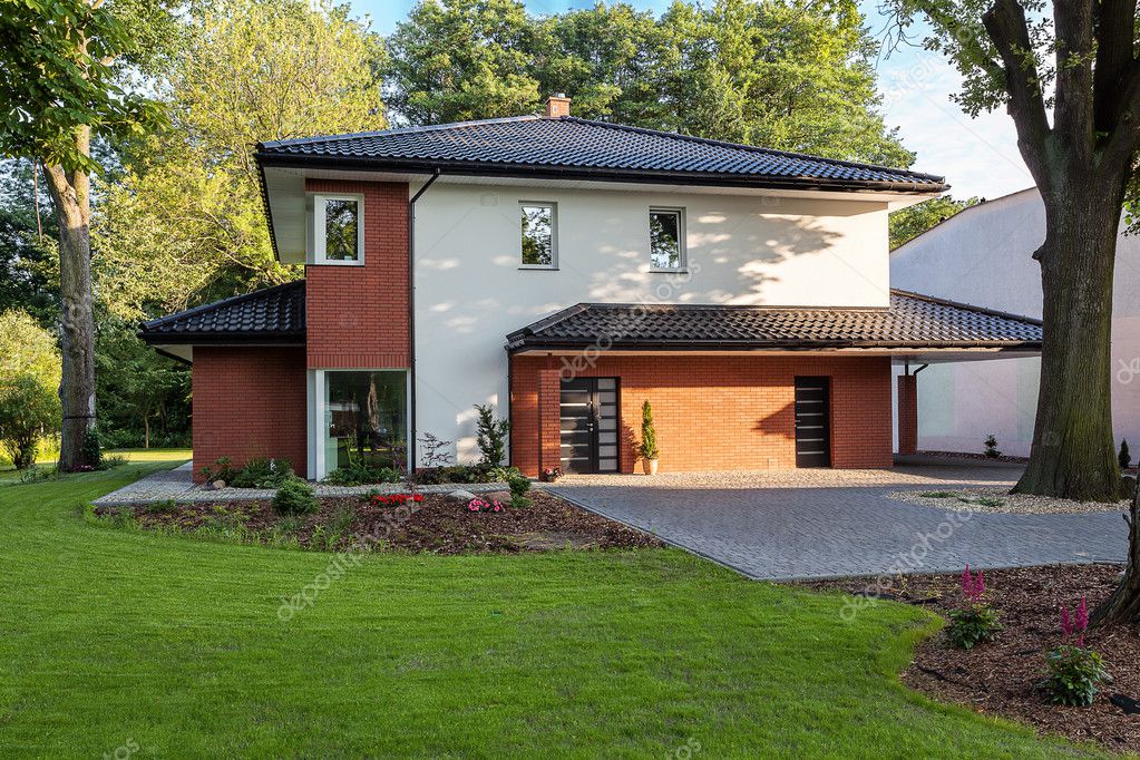 Elegant mansion – Stock Editorial Photo © photographee.eu #38651493