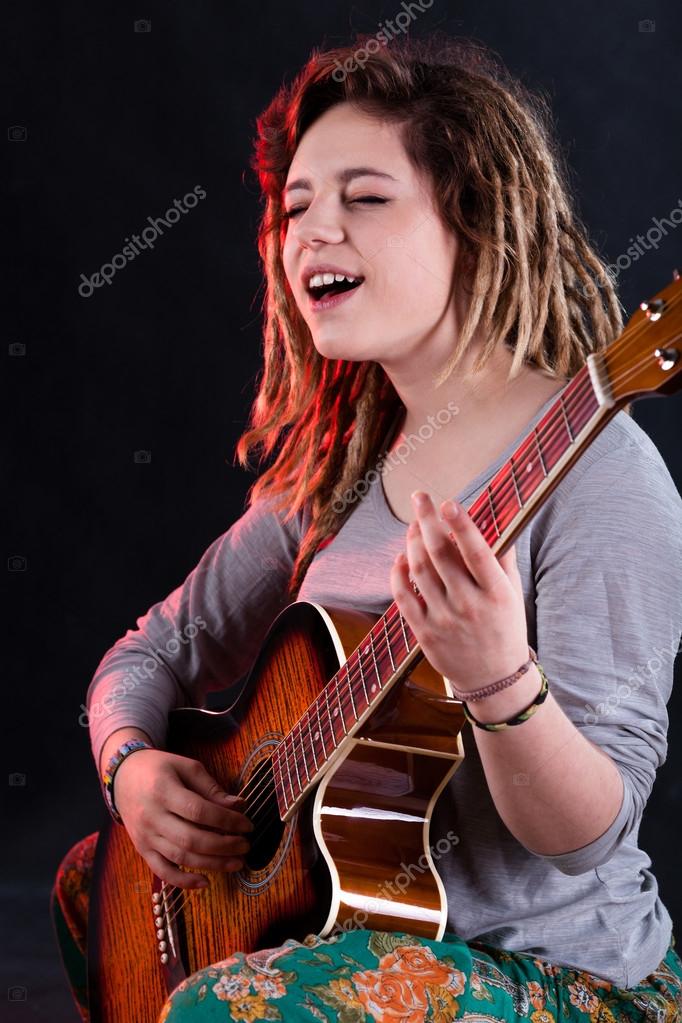 Singing girl with guitar Stock Photo by ©photographee.eu 51761051