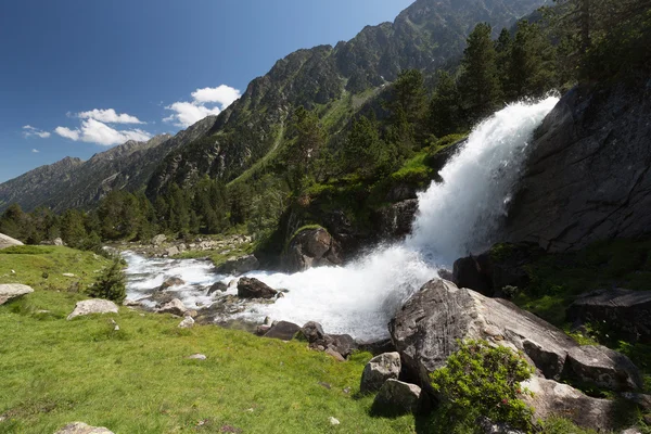 Waterfall in mountain, National park of pyrenees, France — Stock Photo ...