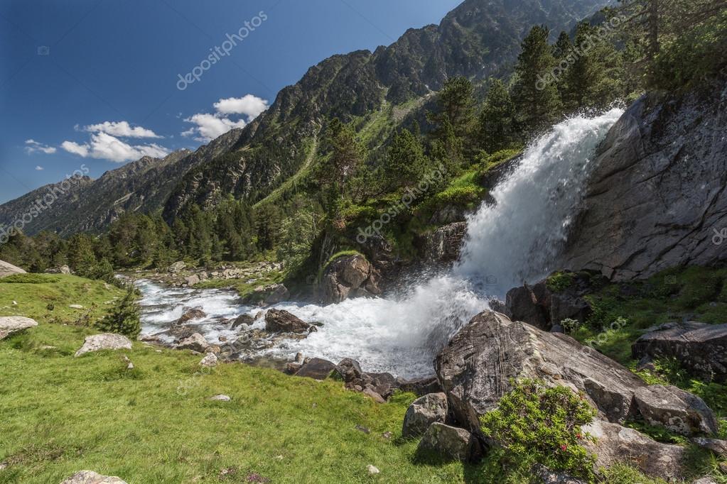 Waterfall in mountain, National park of pyrenees, France — Stock Photo ...