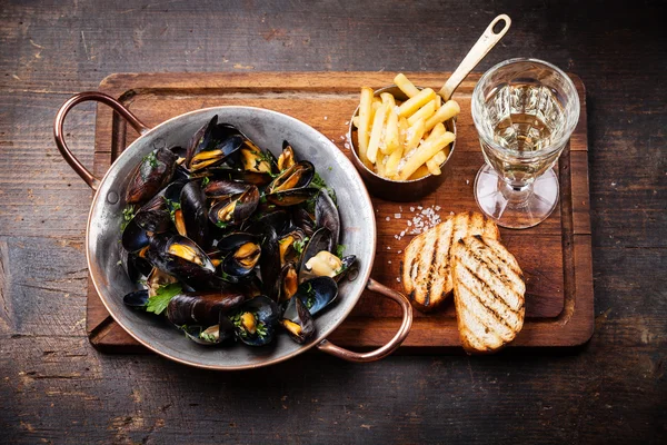 Roasted mussels Stock Photos, Royalty Free Roasted mussels Images ...