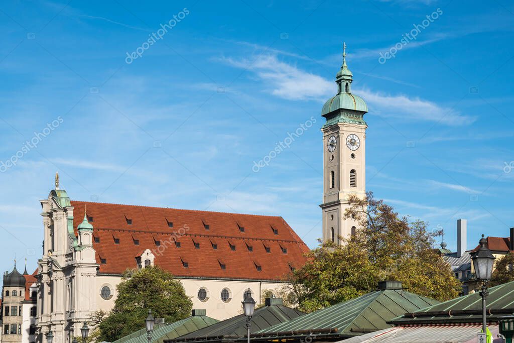 Fachada de la Heiliggeistkirche, Heilig Geist Kirche, Iglesia del ...