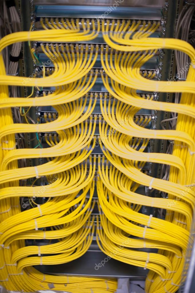 Сетевые кабели в серверной стоковое фото ©vschlichting 24807837