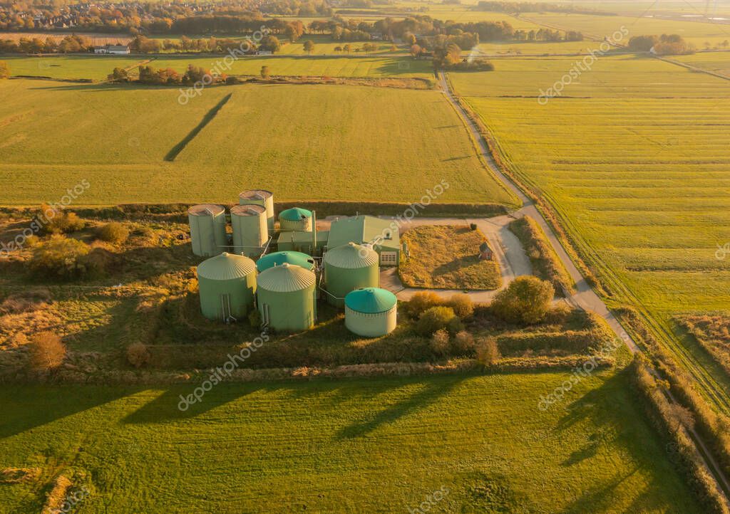 Desmantelamiento de una planta de biog s tomada desde la perspectiva a rea con un dron 2024