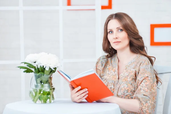 Woman reading desk Stock Photos, Royalty Free Woman reading desk Images ...