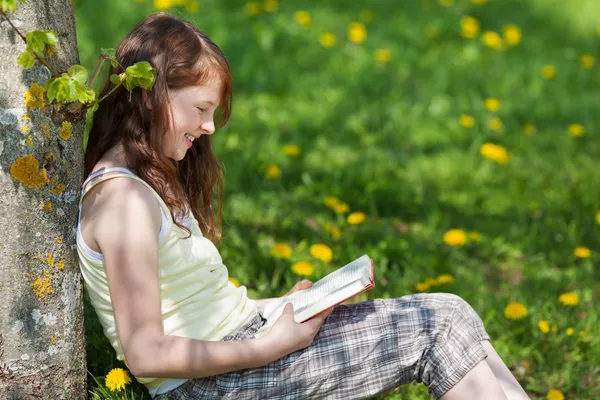 Girl reading tree Stock Photos, Royalty Free Girl reading tree Images ...