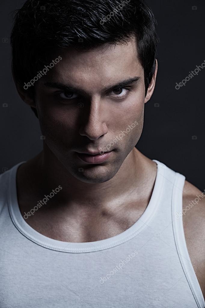 Beau portrait de modèle masculin — Photo de stock par ©luminastock ...