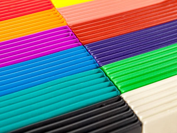Arcilla plástica en bloques de diferentes colores, clases de arte para ...