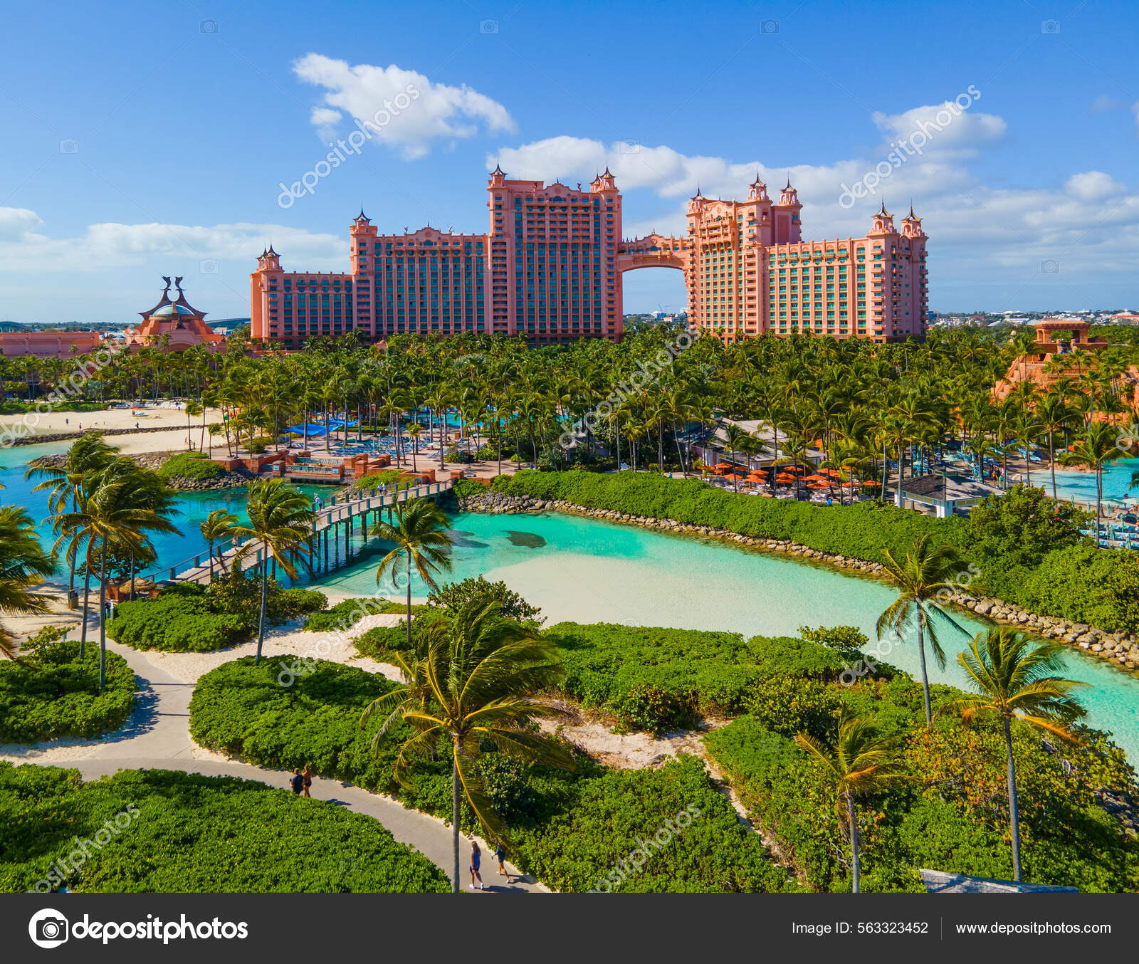 Paradise Lagoon Aerial View Royal Tower Atlantis Hotel Paradise Island ...