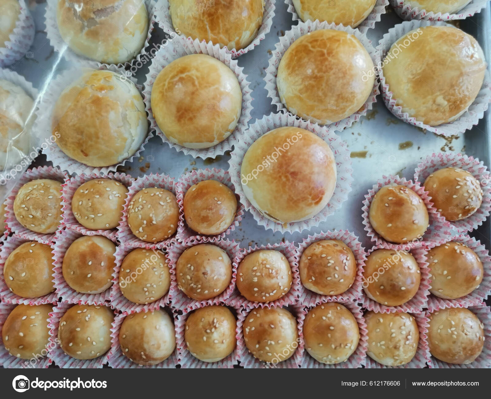 Many Pieces Tau Sar Piah Tray — Stock Photo © sweemingyoung #612176606