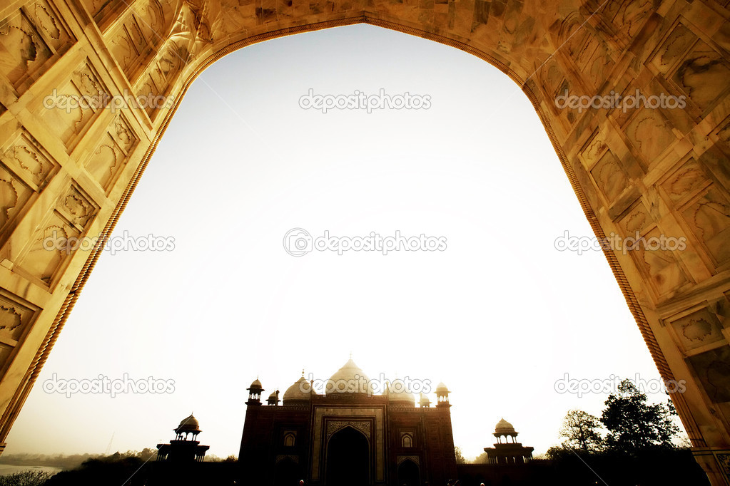 White marble Taj Mahal in India, Agra, Uttar Pradesh — Stock Photo ...