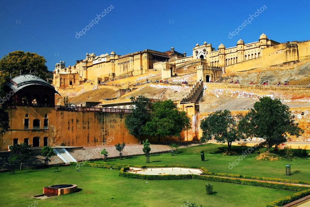 Amber Fort in Jaipur, Rajasthan, India — Stock Photo © rechitansorin ...