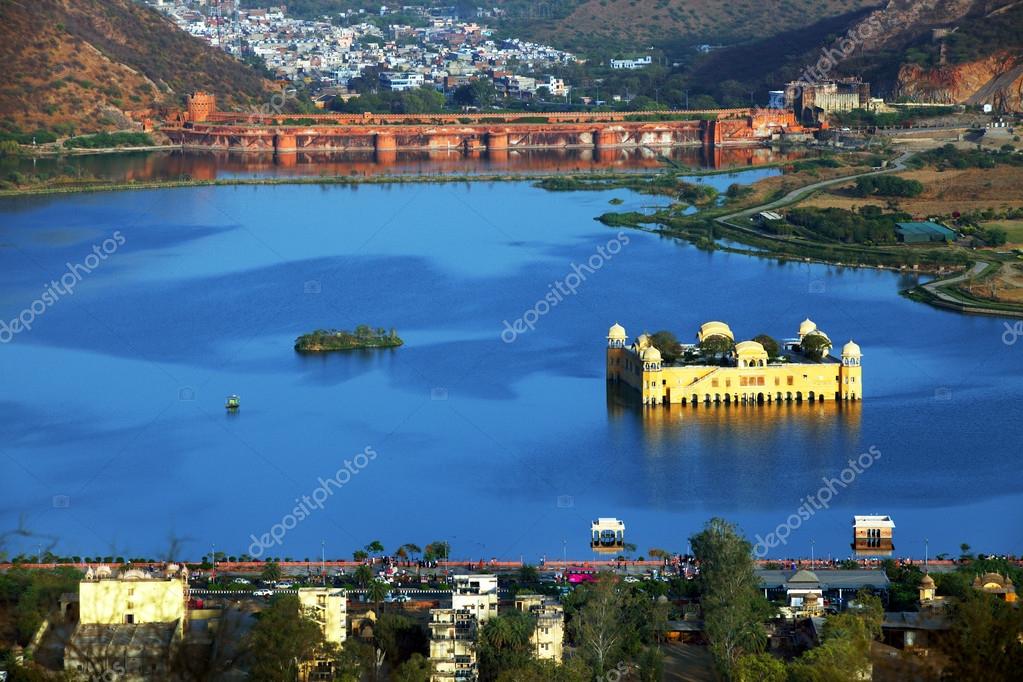 Palacio del Agua (Jal Mahal) en el lago Man Sagar. Jaipur, Rajastán ...