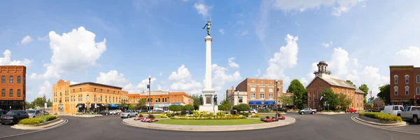 Angola, Indiana, Estados Unidos - 21 de agosto de 2021: Monumento a los ...