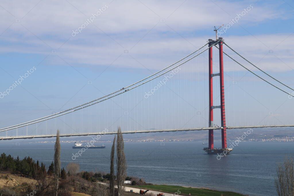 El puente más nuevo "Canakkale 1915" a través de los Dardanelos en ...