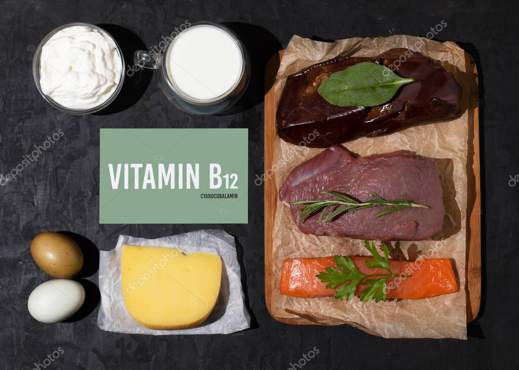 Un conjunto de productos naturales ricos en vitamina B12 cobalamina ...