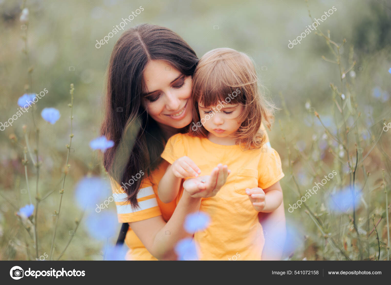 Mother Daughter Engaged Outdoor Activity Having Fun — Stock Photo © nicoletaionescu #541072158