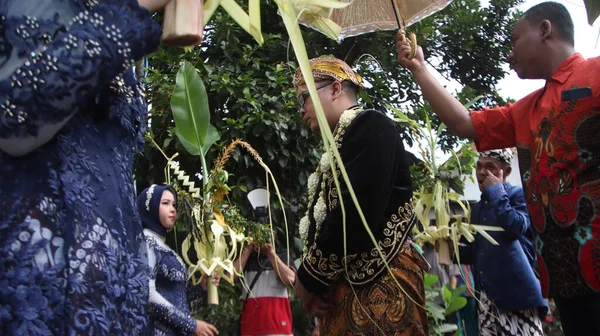 Giving ceremony Stock Photos, Royalty Free Giving ceremony Images ...